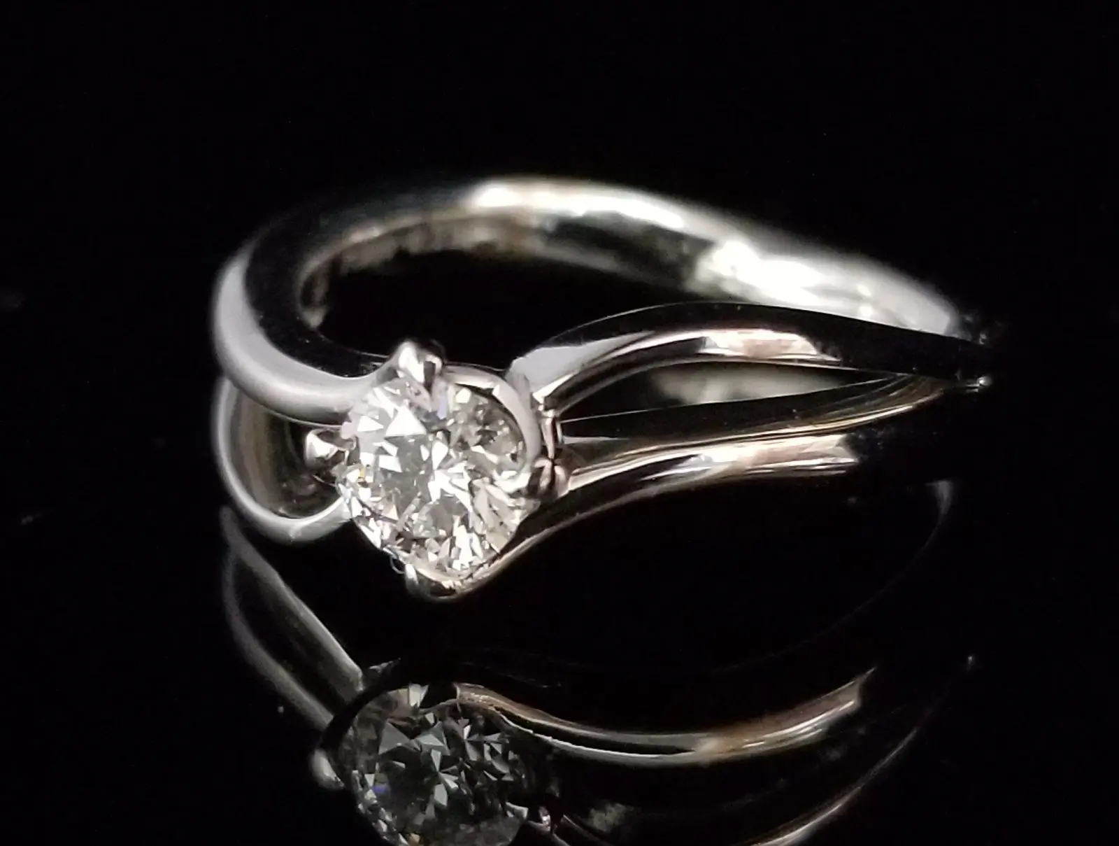 腕爪一体動きのある唯一無二のご婚約指輪 | 結婚・婚約指輪の 腕爪一体動きのある唯一無二のご婚約指輪 | 結婚・婚約指輪の