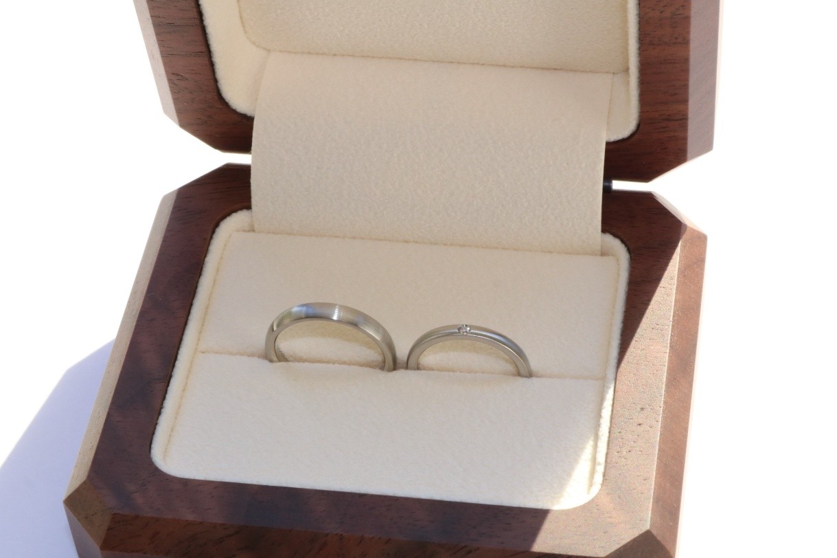 「シンプルデザイン」こそこだわりを | 結婚・婚約指輪のオーダーメイドは鍛造指輪＜TANZO＞